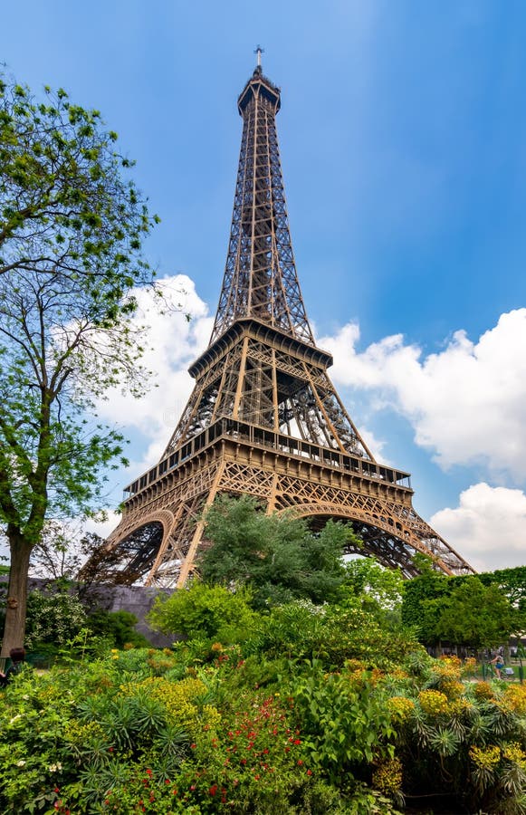 Eiffel Tower and Field of Mars in Spring, Paris, France Stock Photo ...