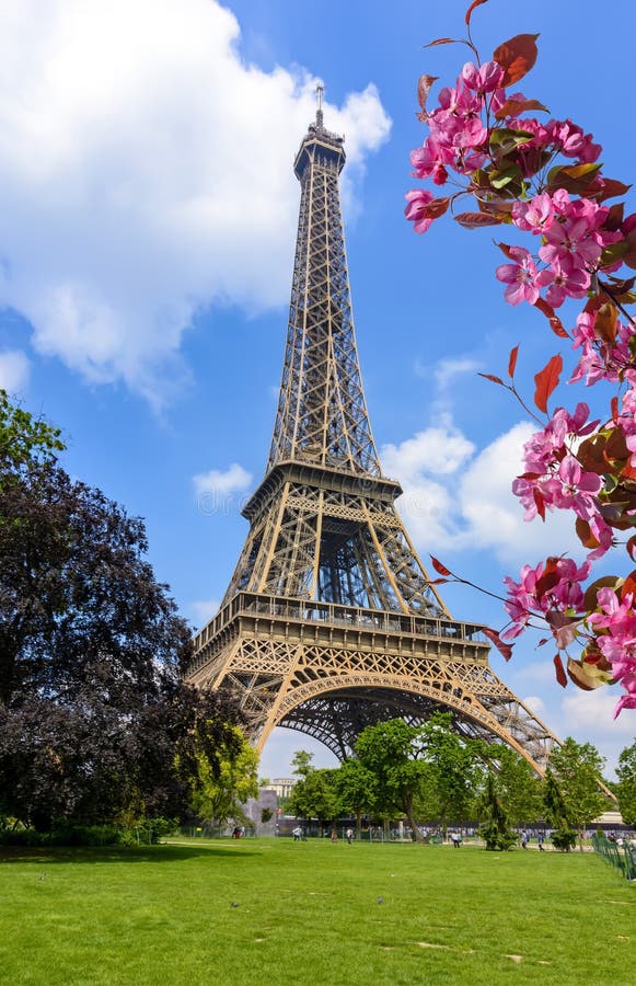 Eiffel Tower and Field of Mars in Spring, Paris, France Stock Photo ...