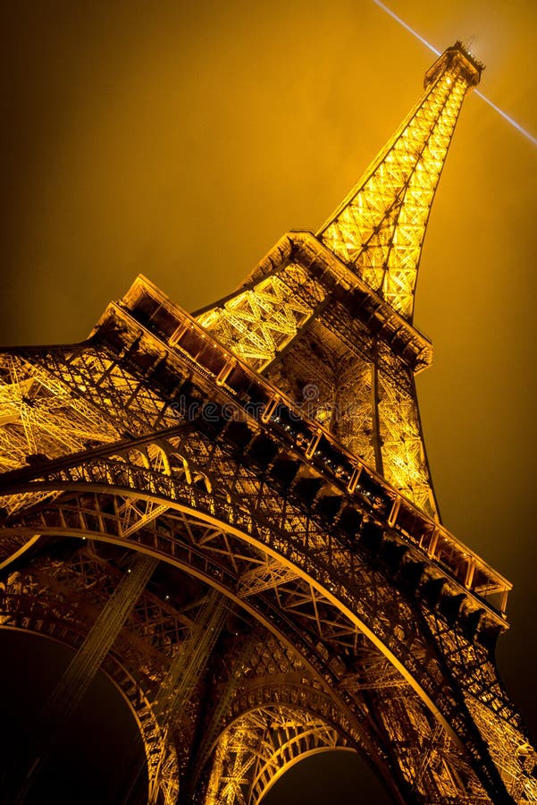 Eiffel Tower editorial photo. Image of tour, paris, tower - 71691001
