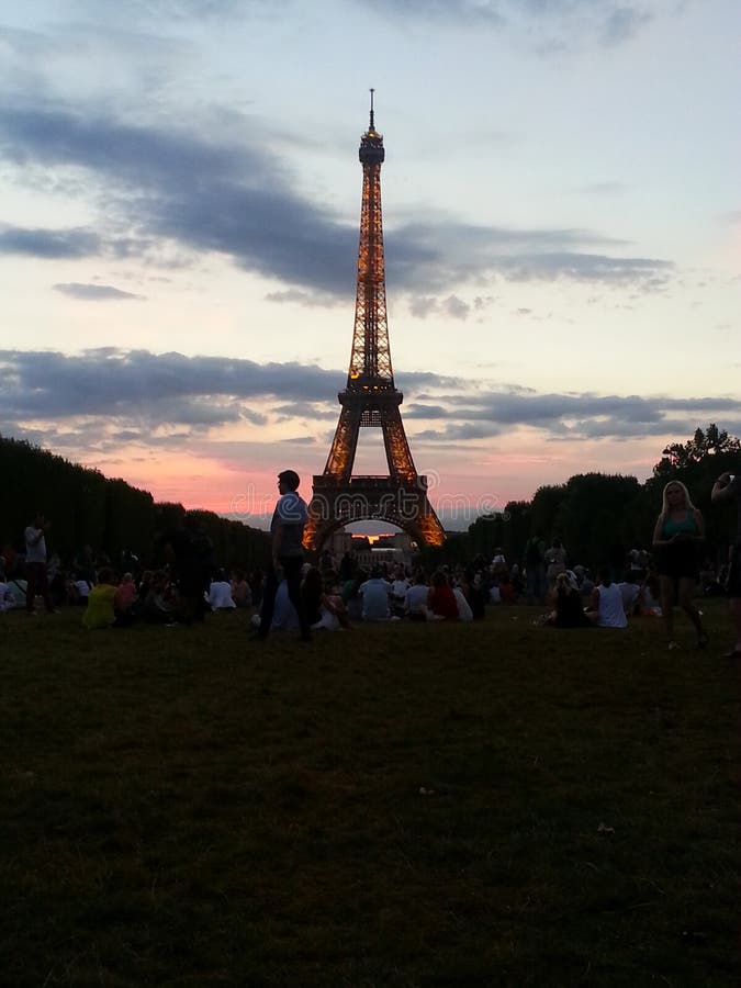 Eiffel tower editorial photo. Image of paris, cloud, dusk - 96180396