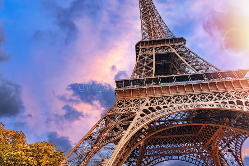 The Eiffel Tower in Paris Against the Backdrop of a Beautiful Sky ...