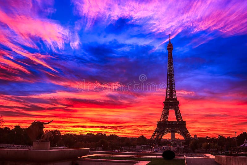 Eiffel Tower at sunrise stock image. Image of dawn, nature - 70622249