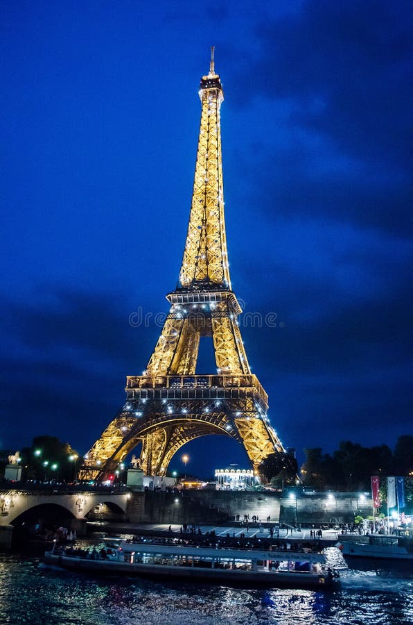 Paris Taube Eiffelturm Stock Fotos - Freie & Royalty-Free Stock Fotos ...