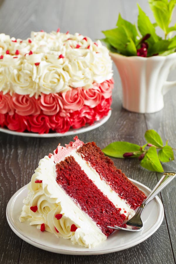 Eigengemaakt Cake Rood Fluweel Stock Afbeelding - Image of ruimte ...