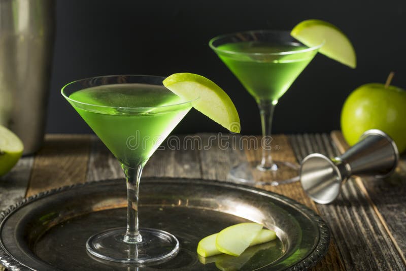 Eigengemaakte Groene Alcoholische Appletini-Cocktail Stock Afbeelding ...