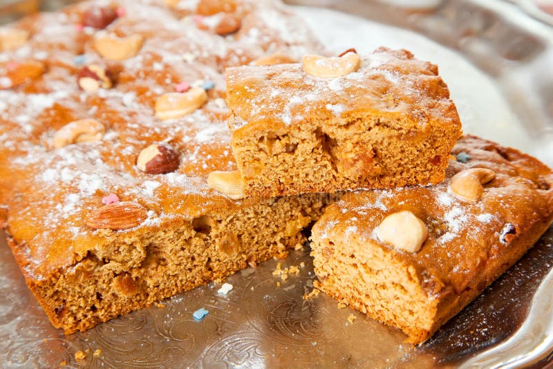 Eigengemaakte Verse Honingscake Stock Foto - Image of gebakje, voedsel ...