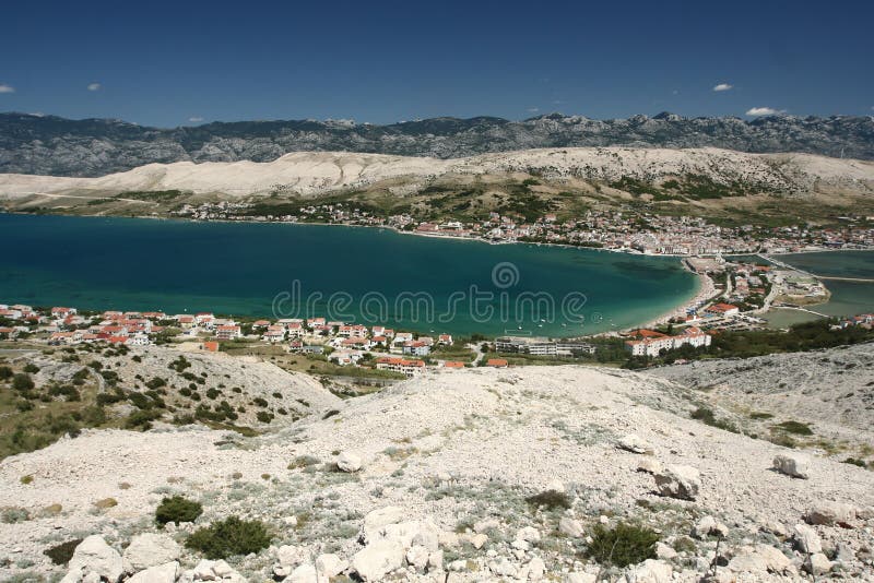Eiland pag-Kroatië stock foto. Image of oase, nave, ontruim - 11420092