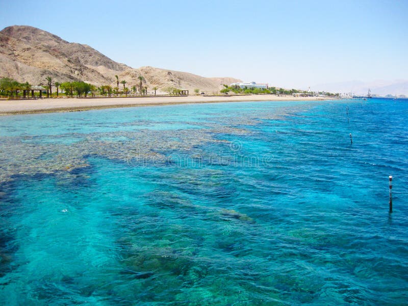Mar Rojo Con Aqaba Jordania Imagen de archivo - Imagen de viaje ...