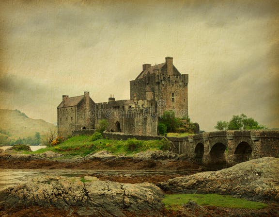 Eilean Donan castle stock illustration. Illustration of donan - 29532688