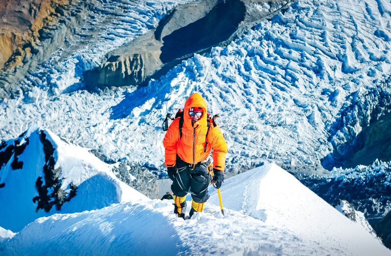 Ein Einsamer Bergsteiger, Der Den Gipfel Erreicht Redaktionelles Bild ...