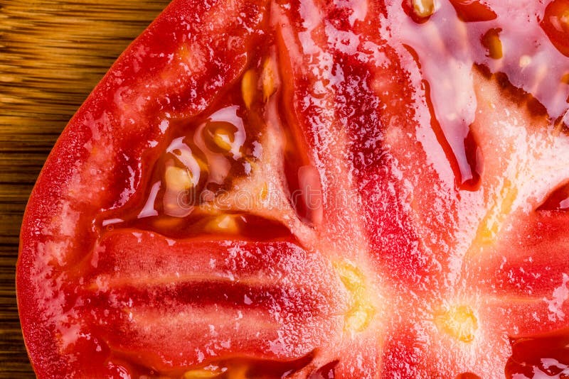 Ein Makrobild Einer Einzelnen Tomatenscheibe Auf Einem ...