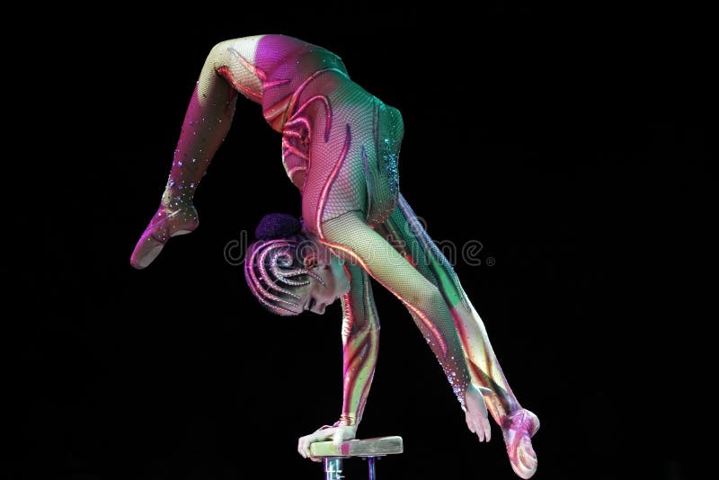 1,088 Contortionist Stock Fotos - Freie & Royalty-Free Stock Fotos von ...