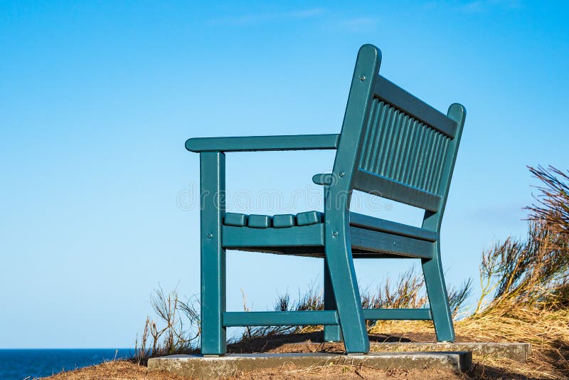 Eine Bank am Ufer Der Ostsee Stockfoto - Bild von pommern, ufer: 84178860