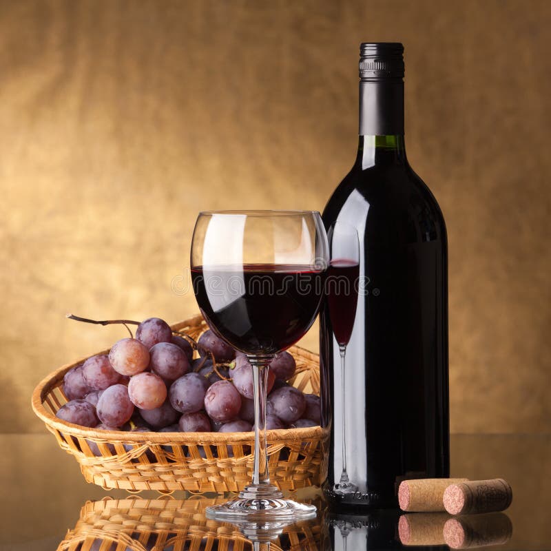 Eine Flasche Rotwein, Glas stockfoto. Bild von luxus - 16142368