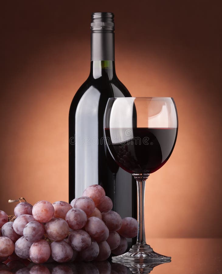 Eine Flasche Rotwein, Glas stockfoto. Bild von luxus - 16142368