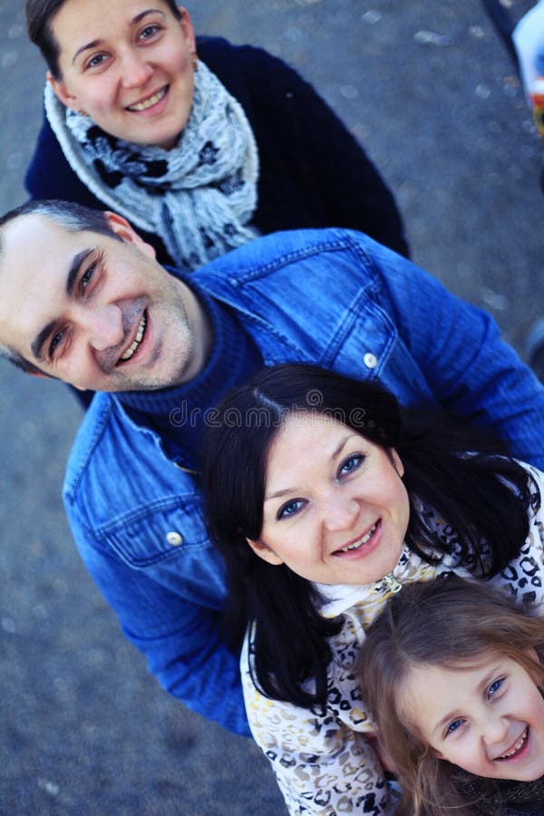 Eine Gruppe von Personen stockbild. Bild von verwandte - 23110757