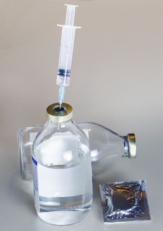 Phiole mit einer Medizin stockbild. Bild von betäubungsmittel - 15304783