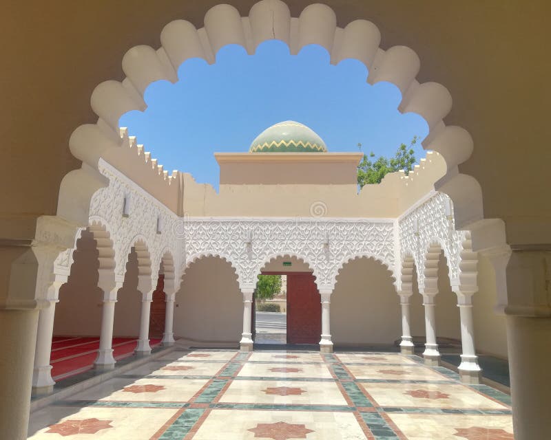 Eingang Zur Moschee Ouarzazate Marokko Stockbild - Bild von halbmond ...