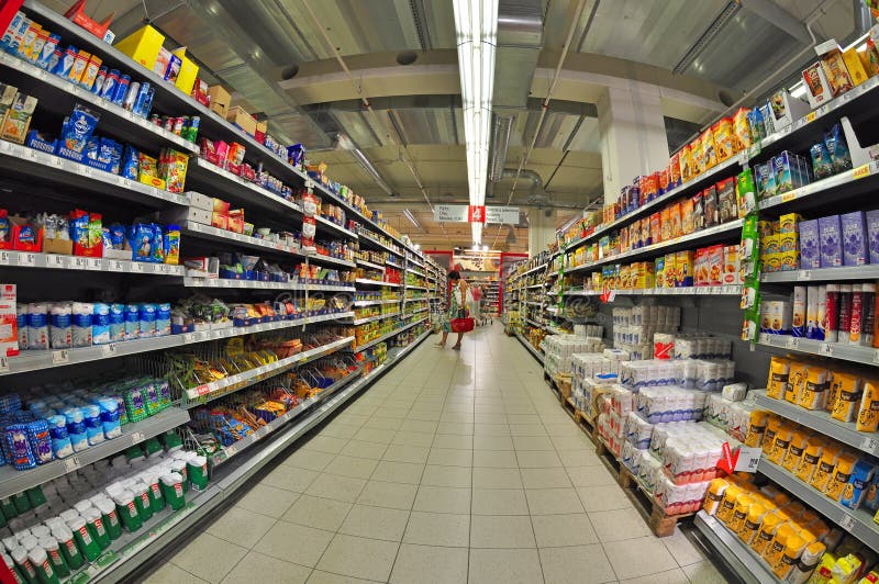 Supermarkteinkaufen redaktionelles foto. Bild von horizontal - 21029406