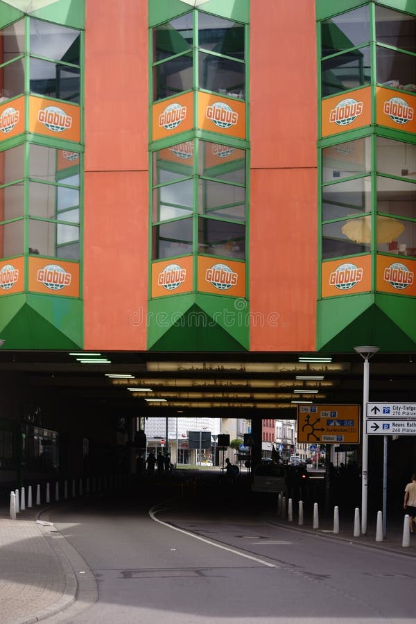 Globus-Kaufhaus Basel redaktionelles stockbild. Bild von gebäude ...