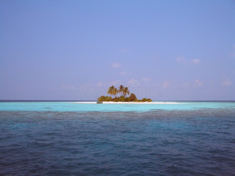 Einsame Insel stockbild. Bild von reise, malediven, sandig - 4528081