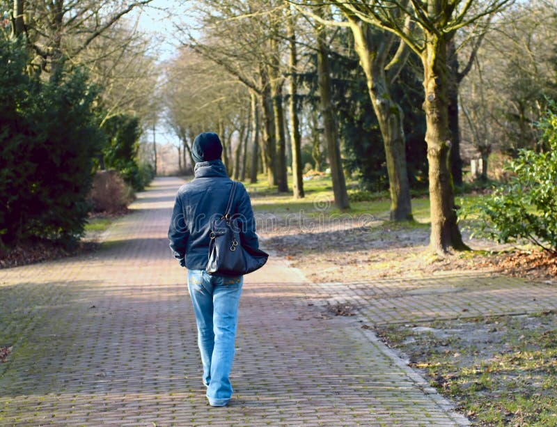 Einsamer Weg stockfoto. Bild von person, lang, frau, jobstep - 1843122