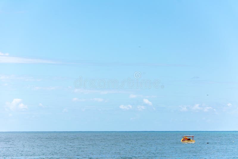 Boot, Das Auf Einen See Schwimmt Bild. Bild: 86184601