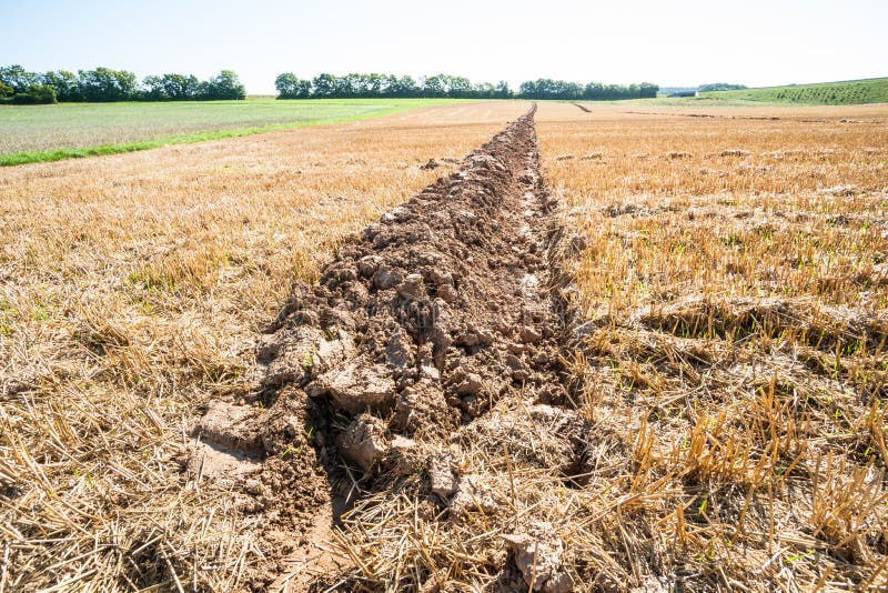 Einzige Furche stockfoto. Bild von reihen, kultiviert - 92788140