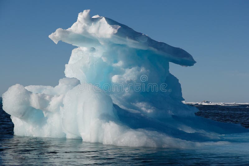 Eisberg oben und unten stockfoto. Bild von arktisch, zufuhr - 80935738