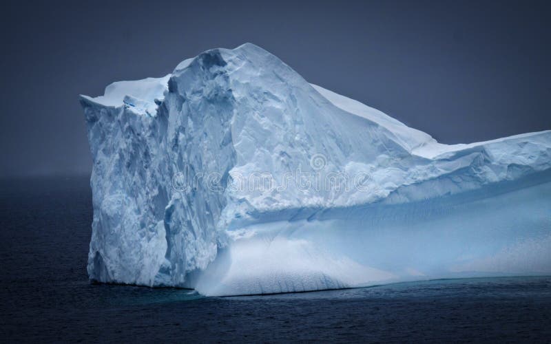 Antarktischer Eisberg stockfoto. Bild von blau, draussen - 16797874