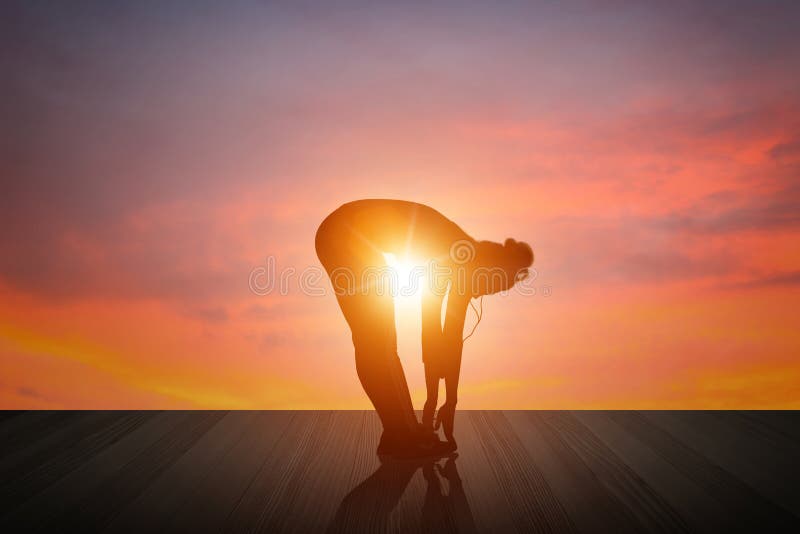 Ejercite a Una Muchacha Antes De Practicar Aptitud En El Parque Ella ...