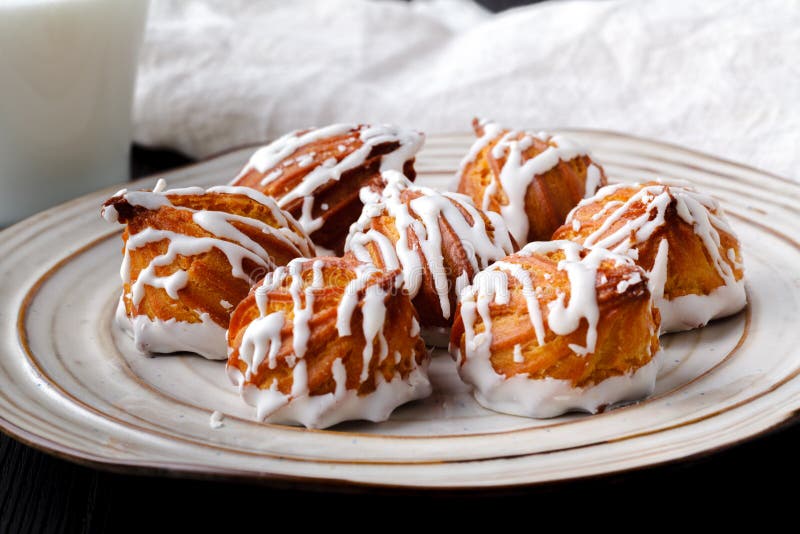 Eklers with powdered sugar stock image. Image of dish - 135240777