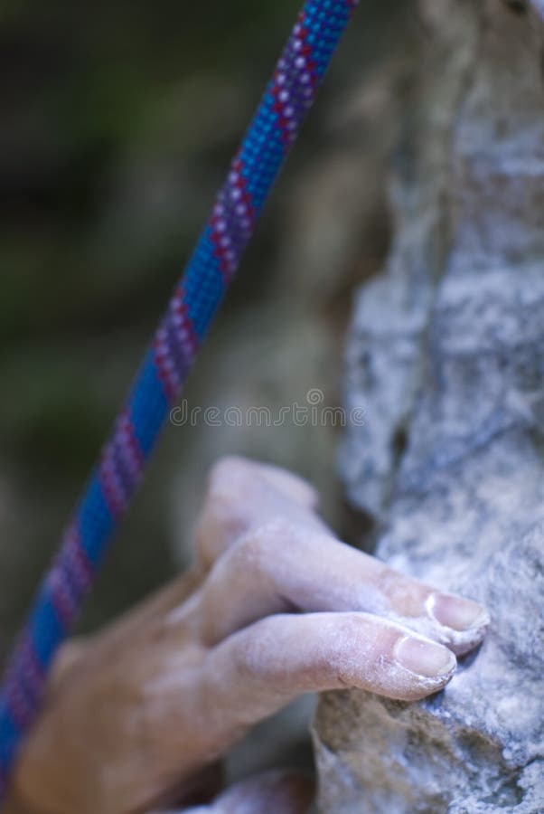 Manos del escalador imagen de archivo. Imagen de esfuerzo - 2820703