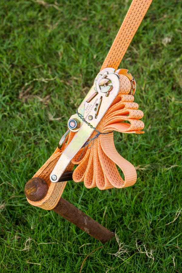 El Azotar Y Una Cadena Del Hierro Imagen de archivo - Imagen de puerto ...