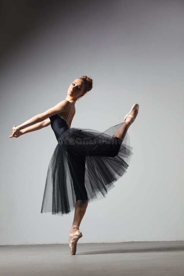 El bailarín foto de archivo. Imagen de hermoso, estudio - 15817818