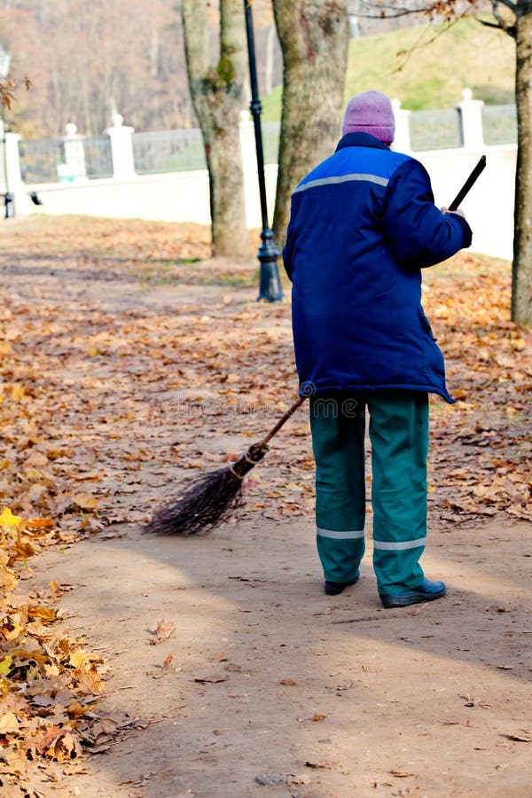 El barrer imagen de archivo. Imagen de pista, mantenimiento - 21918295
