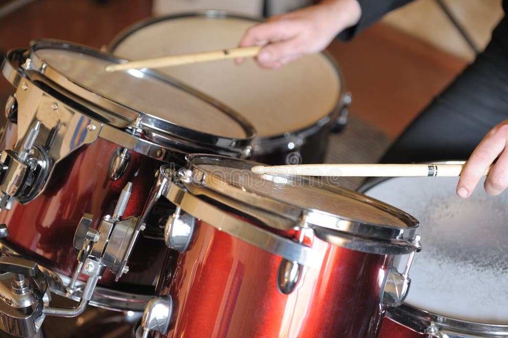 El batería en la acción imagen de archivo. Imagen de habilidad - 14382711