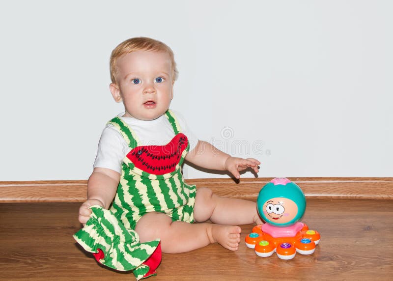 Bebé Lindo Con El Bigote Pintado Foto de archivo - Imagen de modelo ...