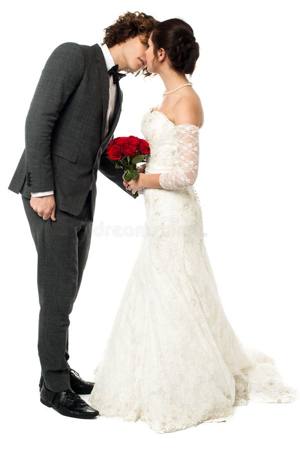 El Besarse Joven Adorable De Los Pares Imagen de archivo - Imagen de ...