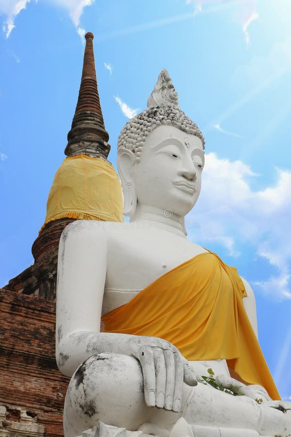 El Buda Blanco De Wat Yai Chai Mongkol Ayutthaya Foto de archivo ...