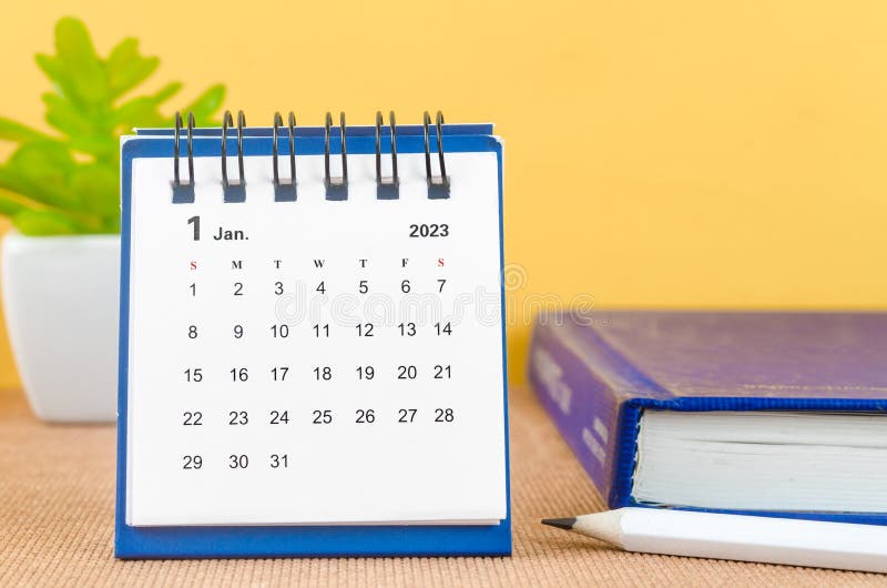 El Calendario Del Escritorio De Enero De 2023 Con Un Libro Foto de ... El Calendario Del Escritorio De Enero De 2023 Con Un Libro Foto de ...