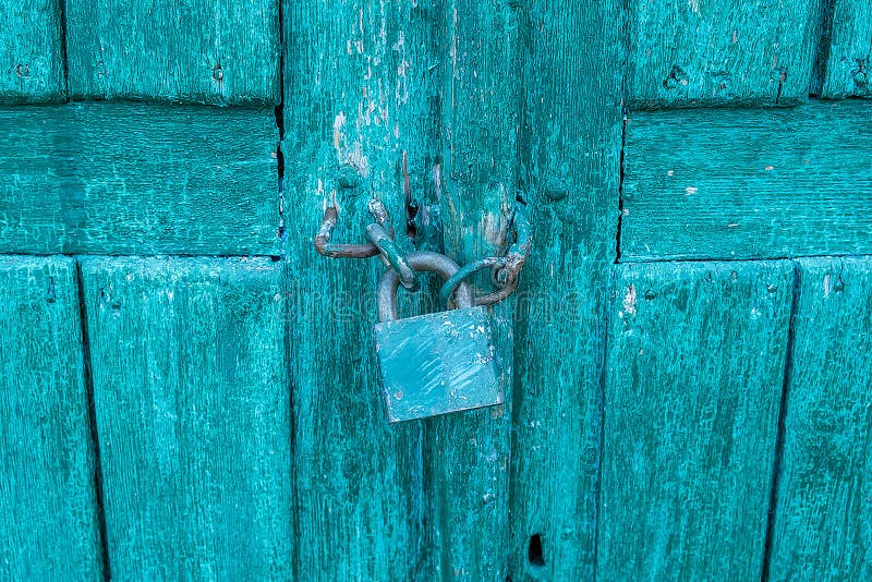 El Castillo Azul Pesa Sobre La Puerta Azul Imagen de archivo - Imagen ...