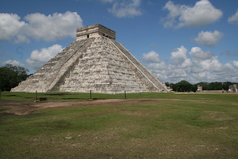 El Castillo-Chichen Itza stock photo. Image of stone - 16344364