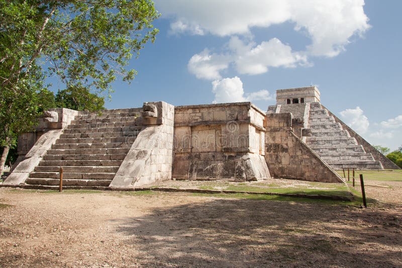 El Castillo Chichen Itza Mexico Stock Photo - Image of maya, imposing ...