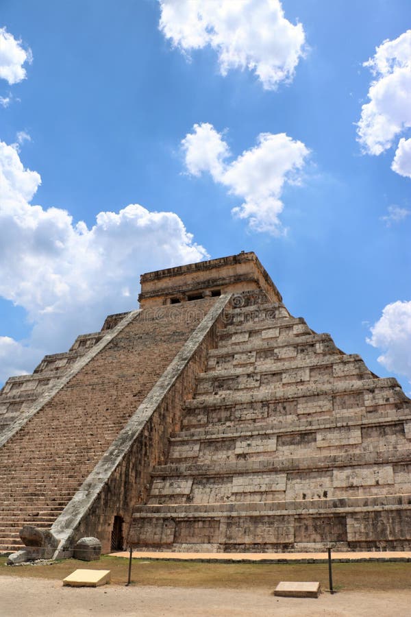 El Castillo, Chichen Itza stock photo. Image of ruins - 93746376