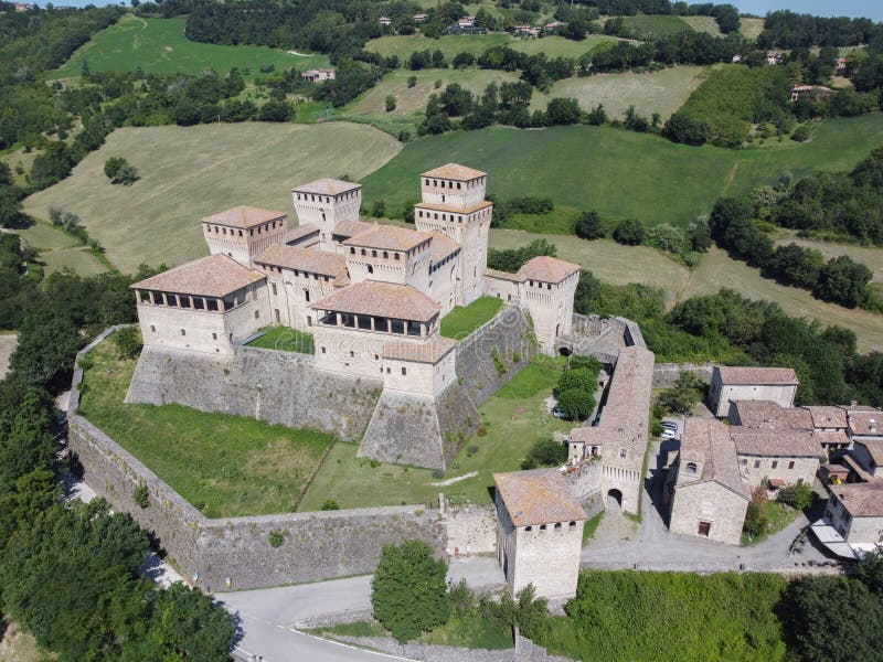Castillo De Torrechiara. Emilia-Romagna. Italia. Imagen de archivo ...