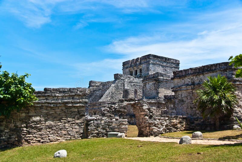 El Castillo, EL Castillo, Tulum) Foto de archivo - Imagen de castillo ...