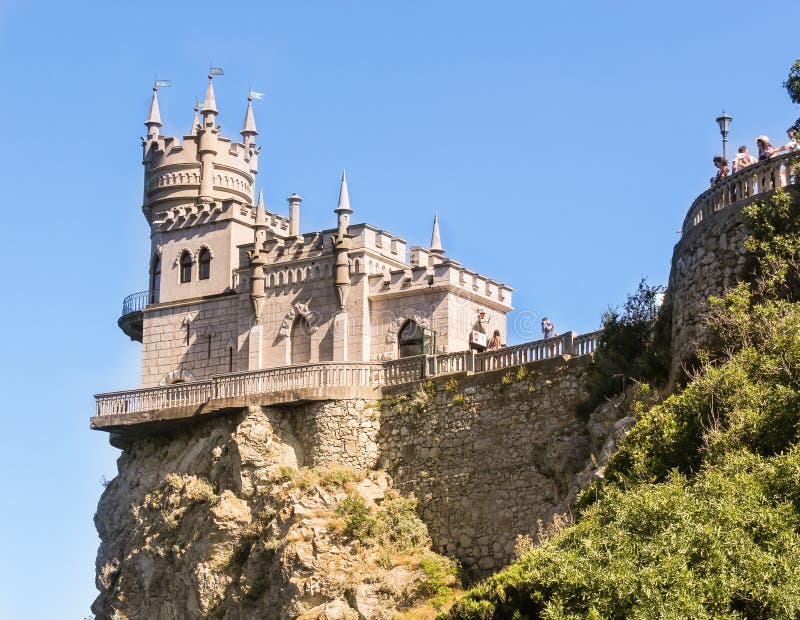 El Castillo Es Iluminado Por El Sol Imagen de archivo editorial ...