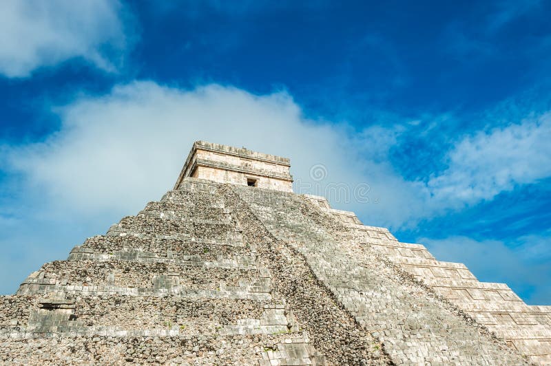 El Castillo O Tempio Della Piramide Di Kukulkan, Chichen Itza, Yucatan ...