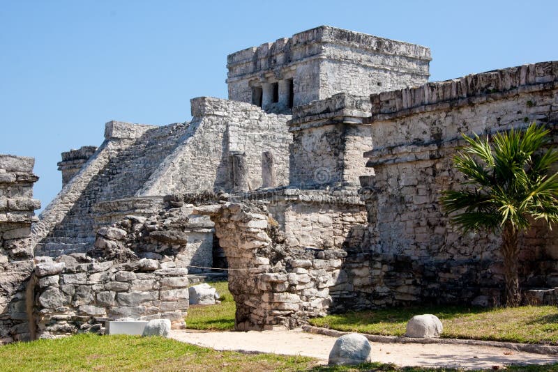 El Castillo Temple at Tulum Stock Photo - Image of caribbean, mexican ...